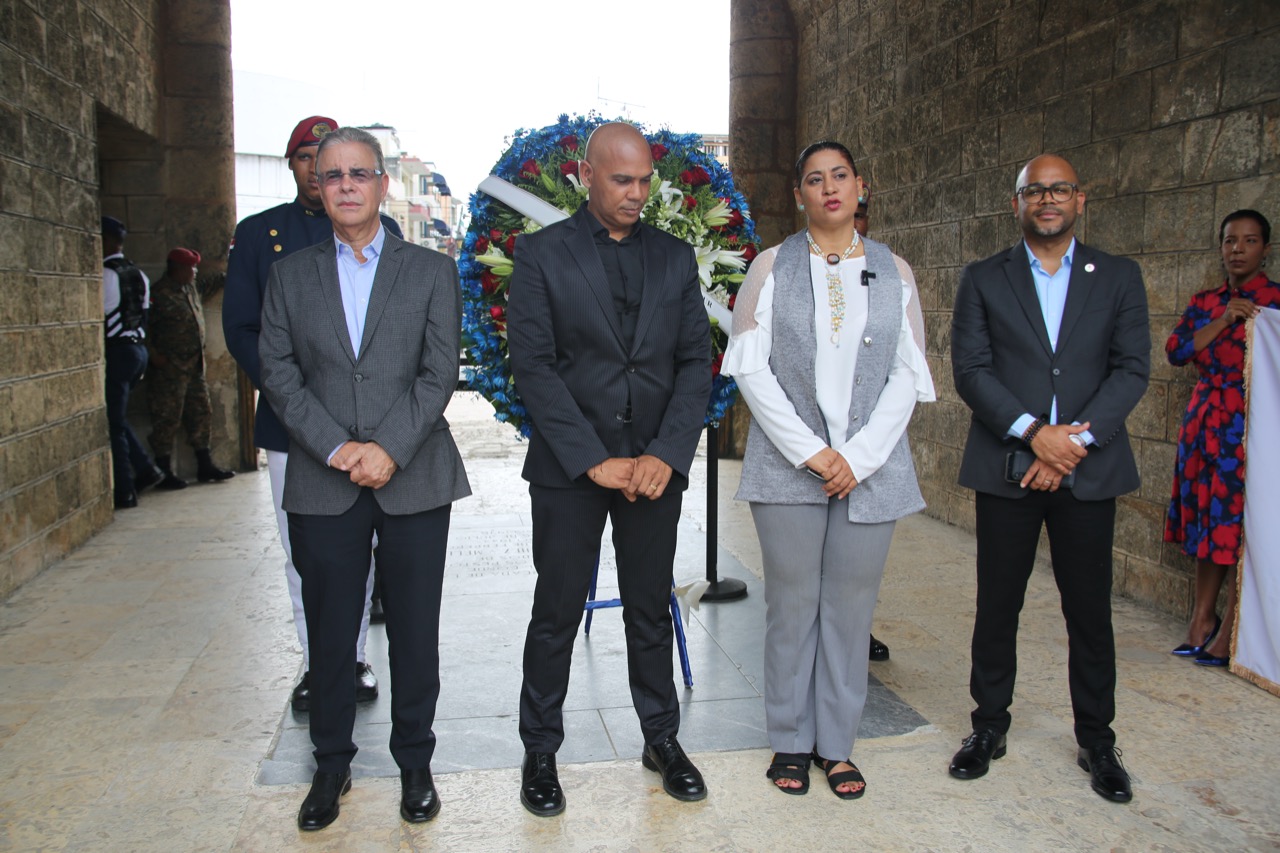 Adompretur celebra 45 aniversario con ofrenda floral en Altar de la ...